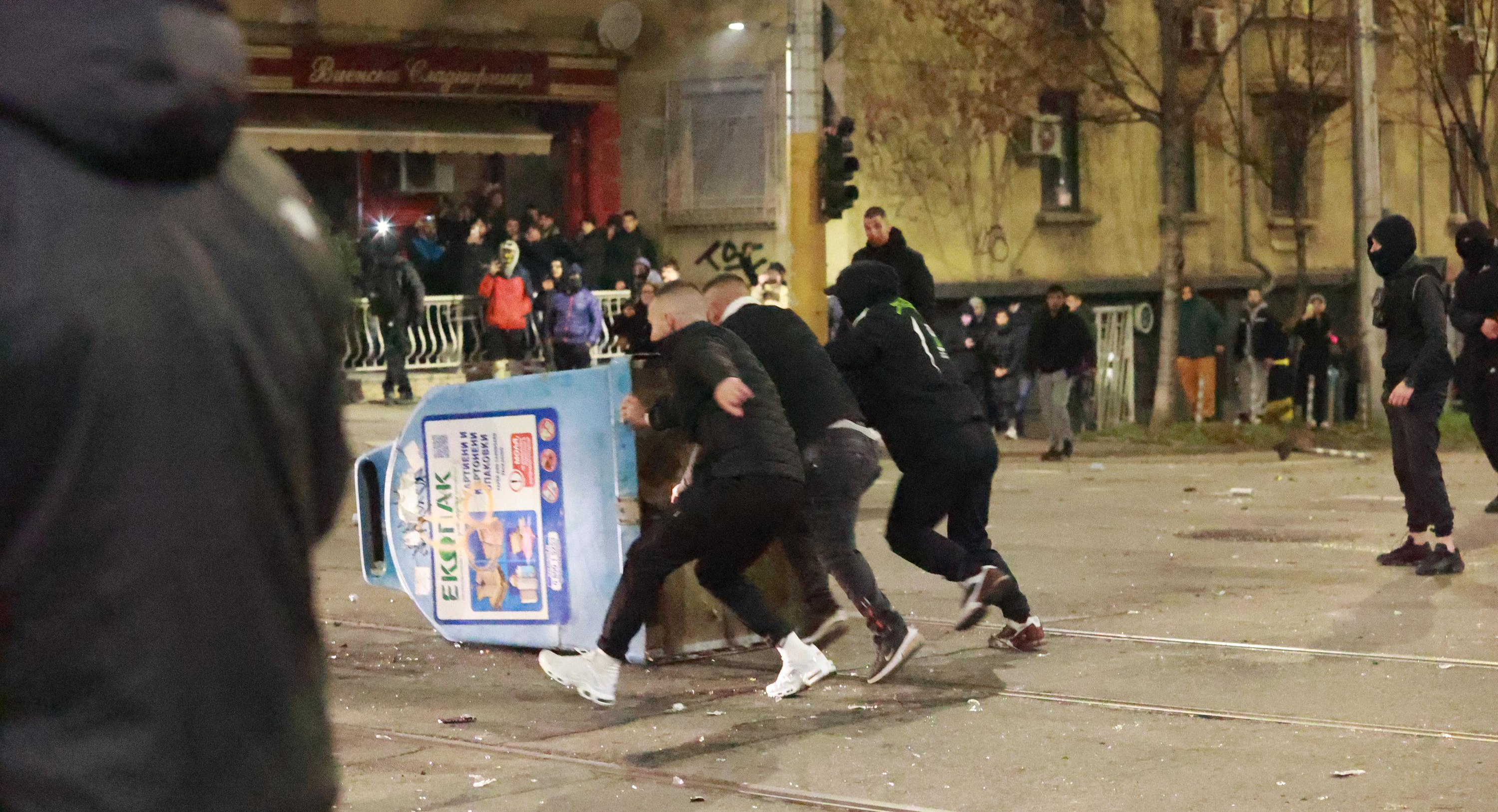 Petel.bg - новини - Столичният инспекторат: Щетите от вандалските прояви на протеста са над 80 ...